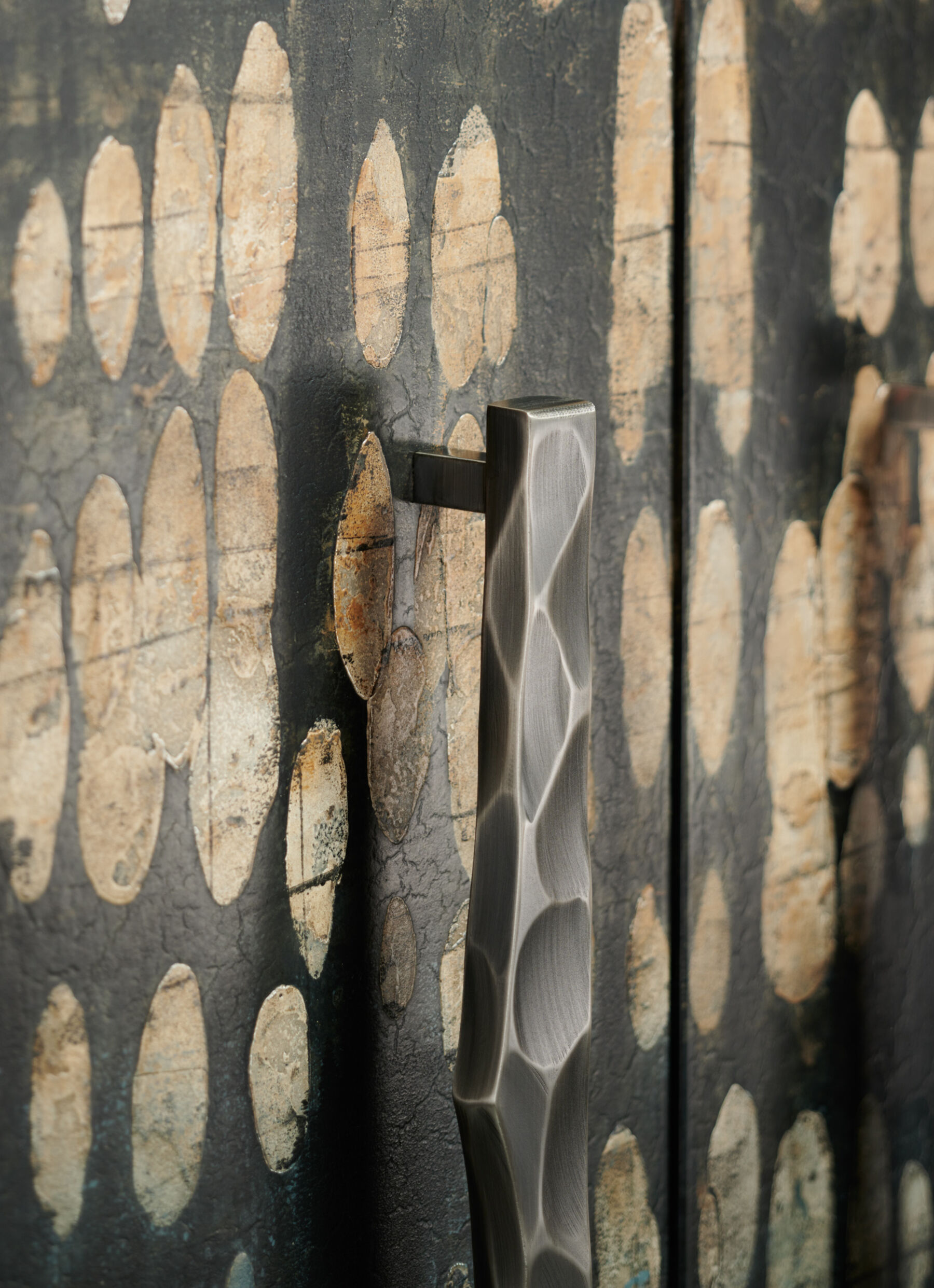 Bantu Cabinet | Gregorius Pineo