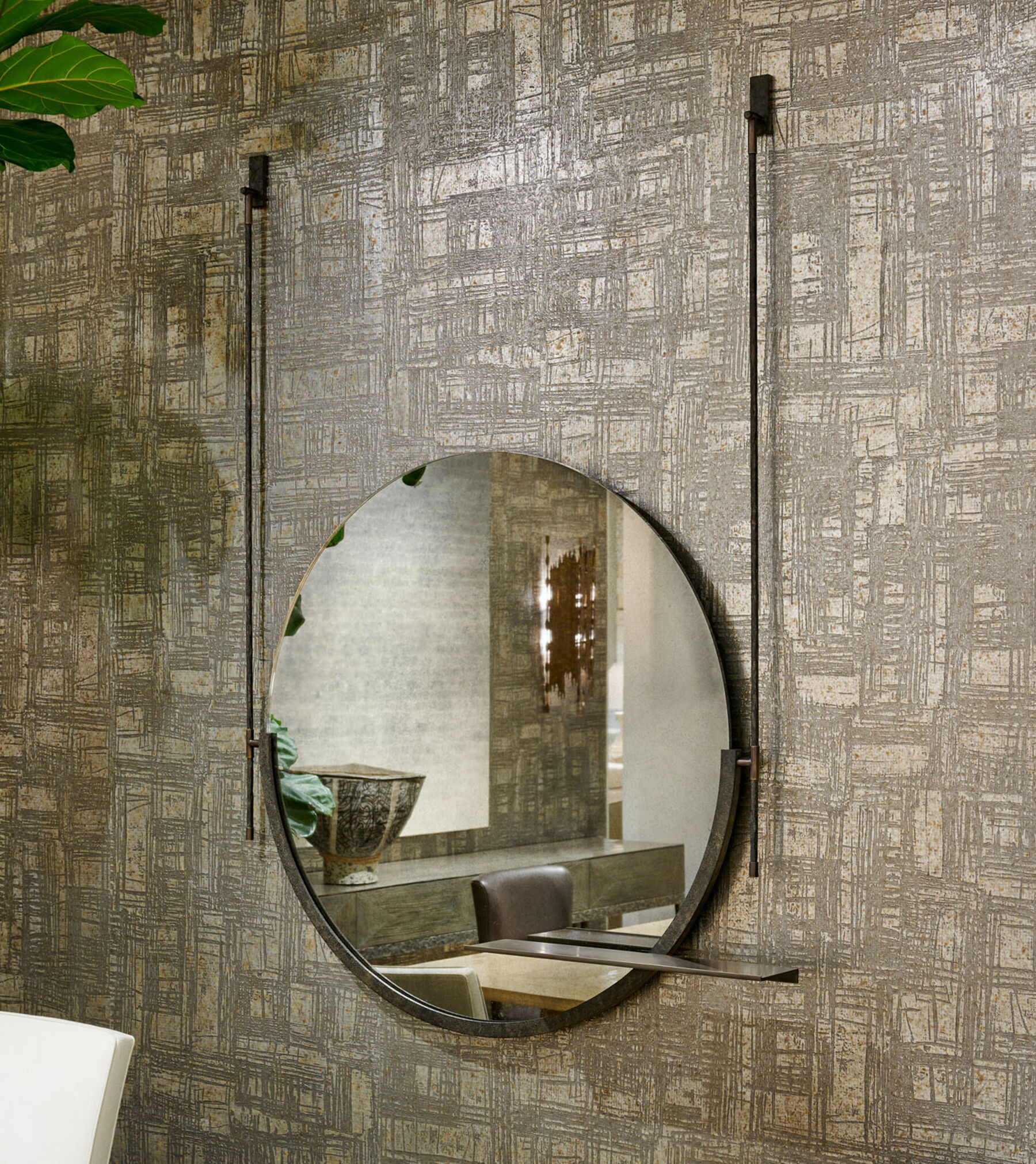 Avedon Mirror round, small, shelf | Gregorius Pineo