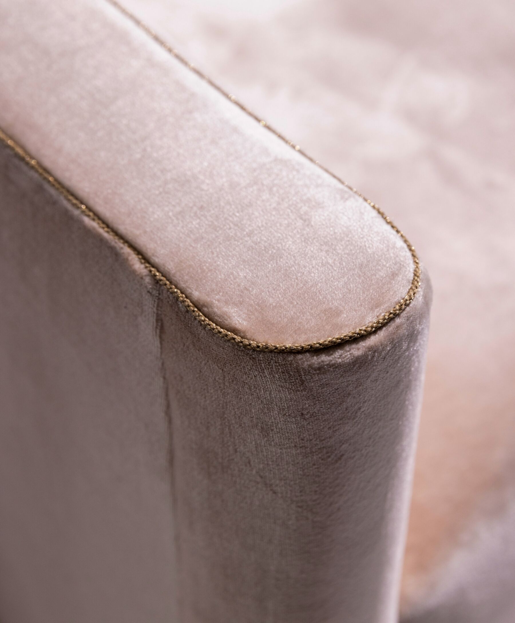 Palais Sofa | Gregorius Pineo