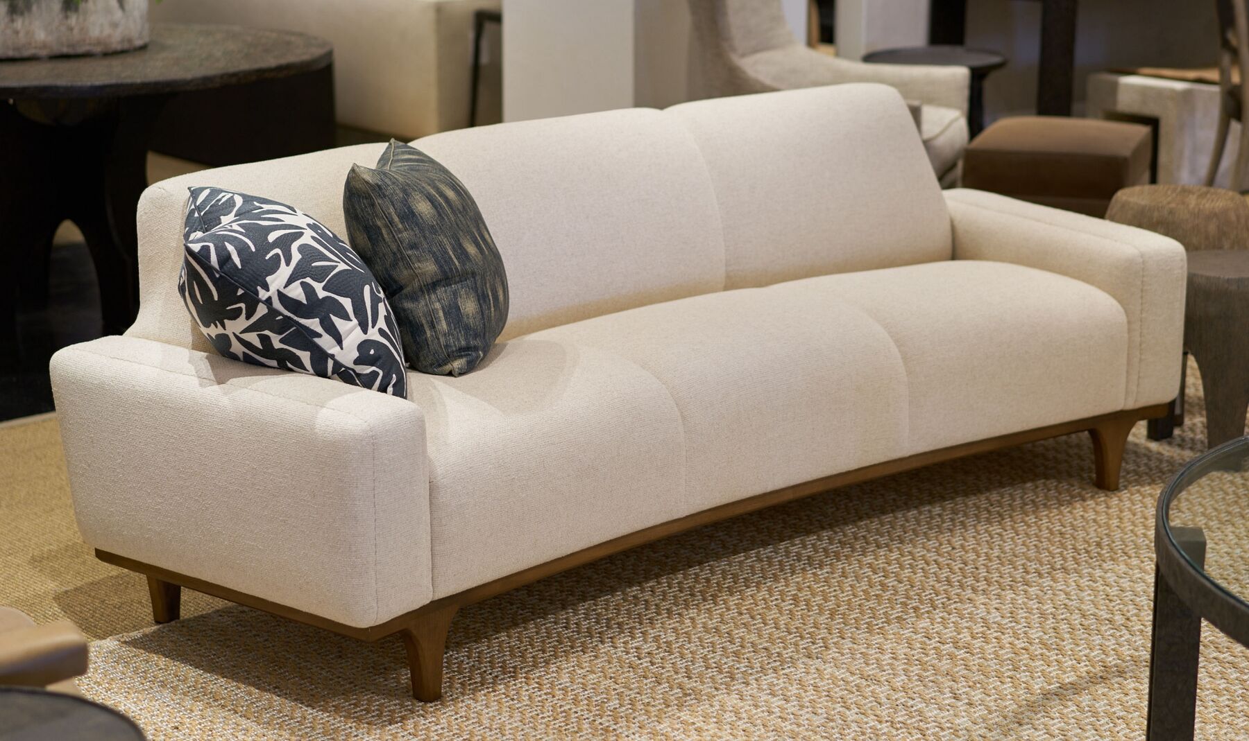 La Conner Sofa curved | Gregorius Pineo